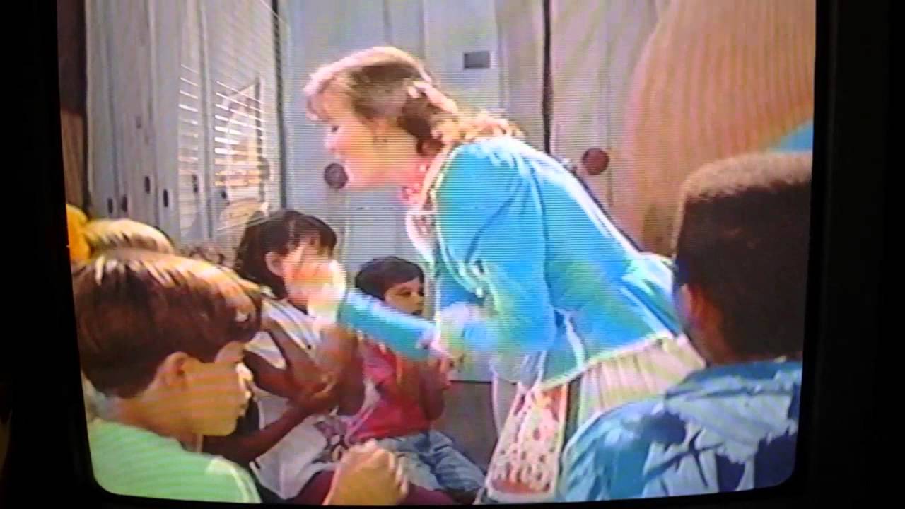 Kidsongs very silly songs the name game opening - YouTube