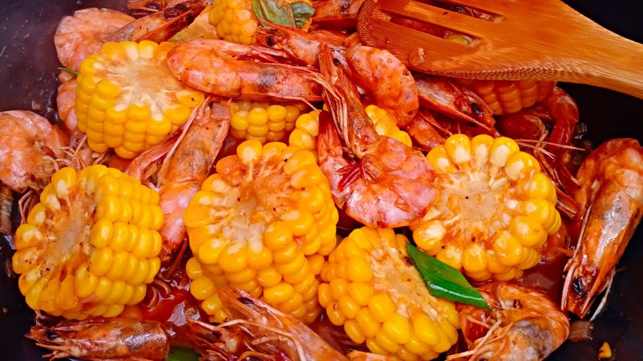 Garlic Butter Shrimp with Sweet Corn & Sprite! - YouTube