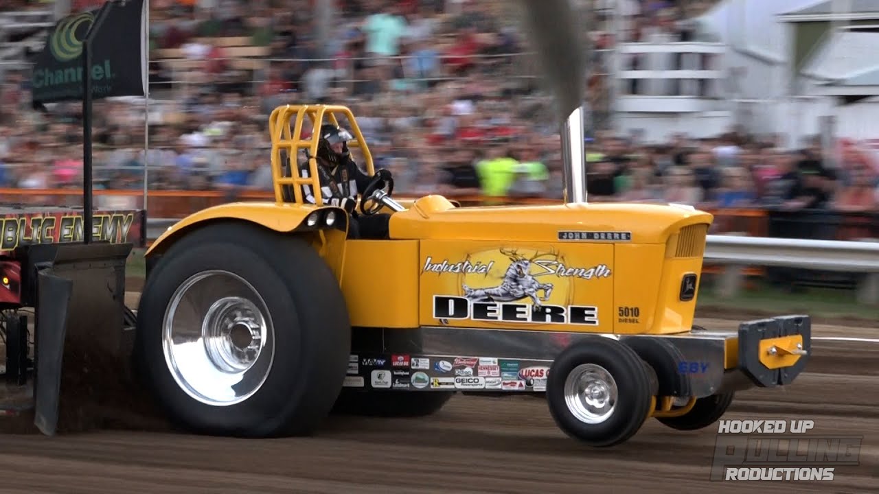 Light Limited Super Stock Tractors & Pro Farm Tractors Pulling in ...