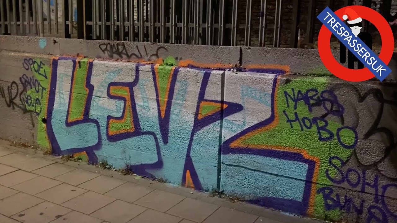 LONDON GRAFFITI - WALL SESSION [S4:E4] - LEVEL - YouTube