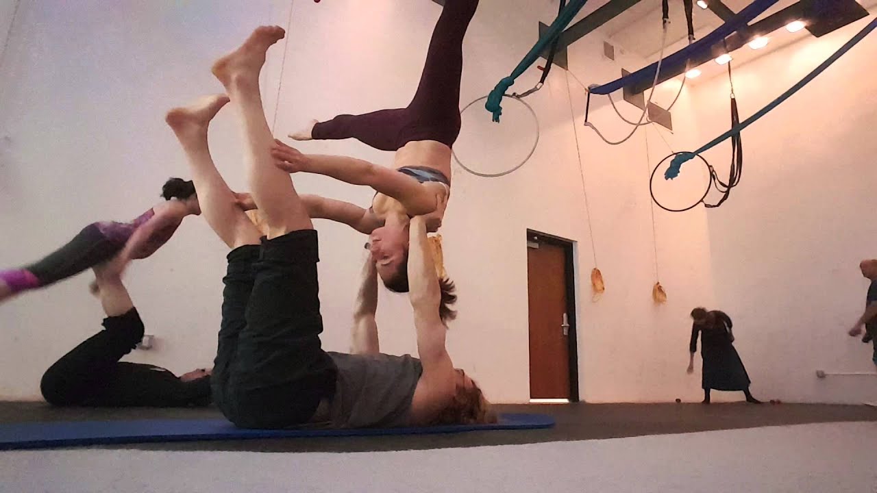 Free shoulder stand -acro yoga - YouTube