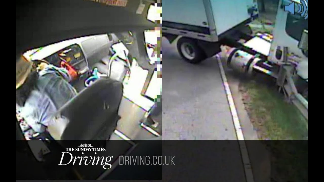 Two dramatic school bus crashes caught on camera - YouTube