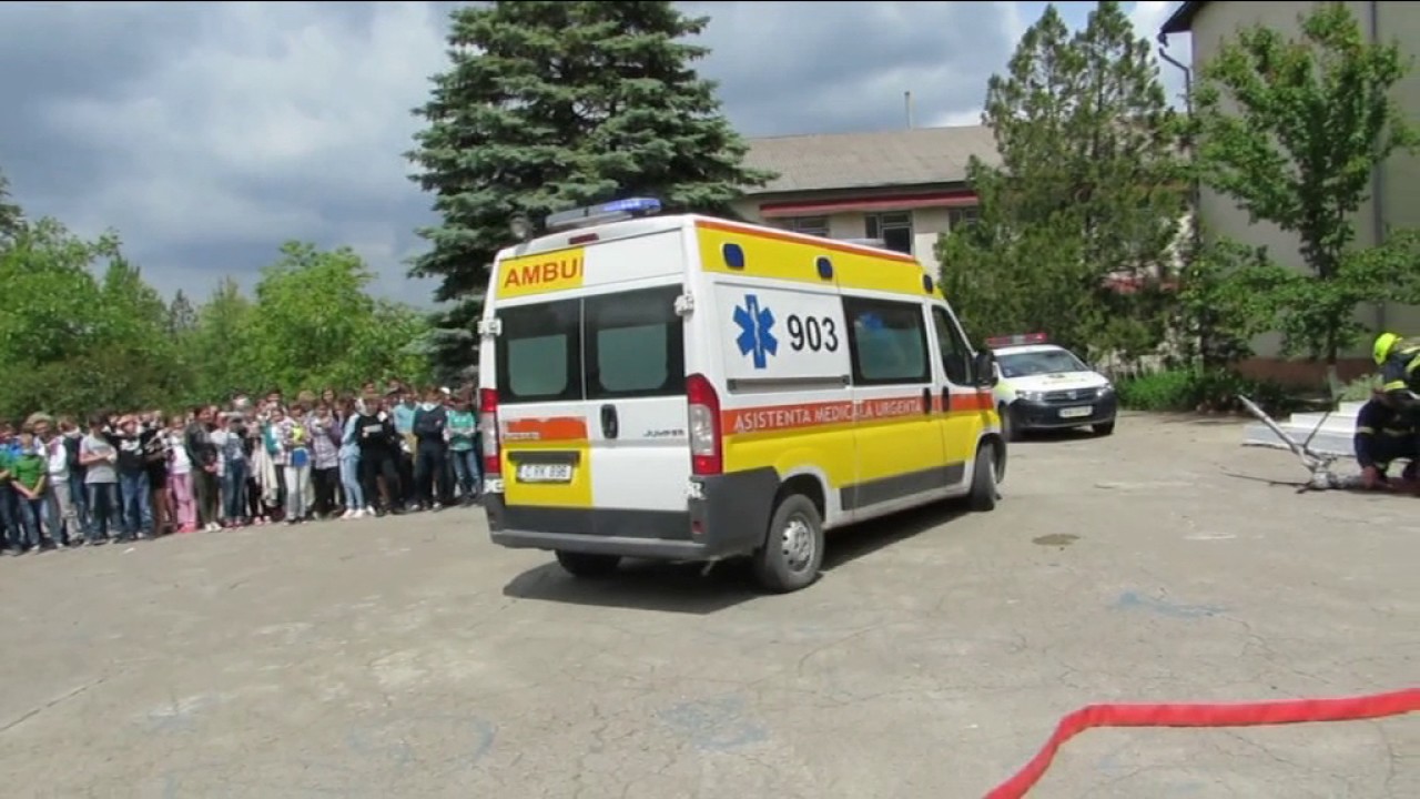 2017.05.29 Aplicatii liceu Mindresti, Telenesti - YouTube