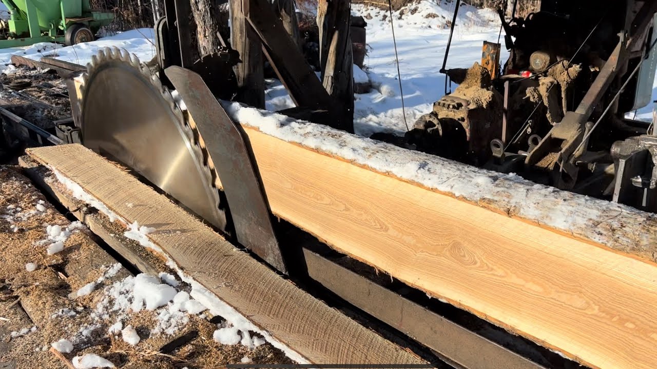 Ripping logs on the old circle mill! - YouTube