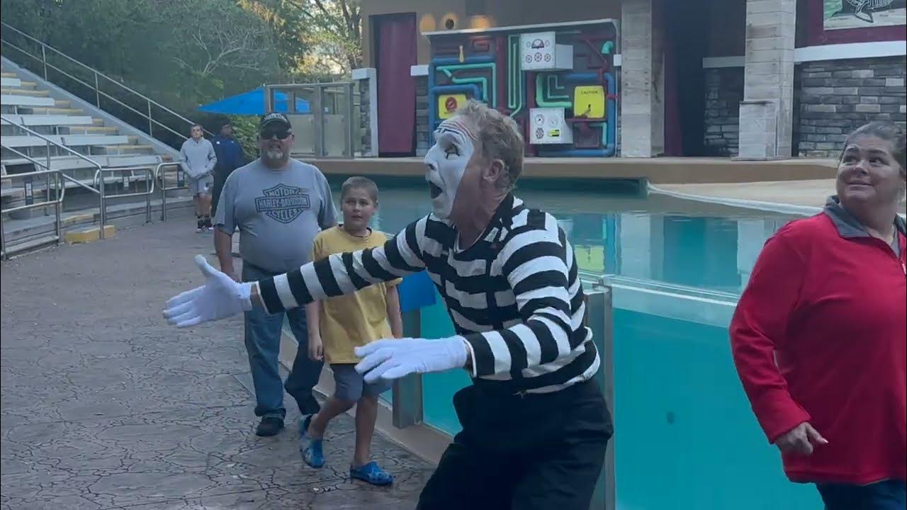 Lynn The Mime Hilarious Show At Seaworld Orlando Youtube