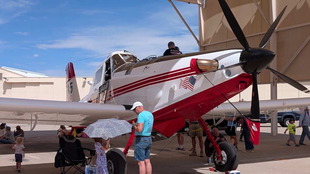 Air Tractor AT-802F Firefighter walk-around at Thunder & Lightning Over ...