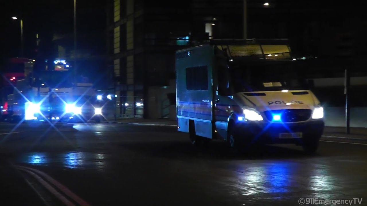London Metropolitan Police Unmarked Van responding - YouTube