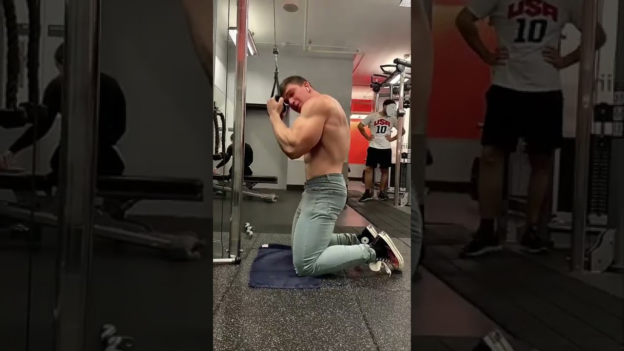 Cable Rope Crunch - YouTube