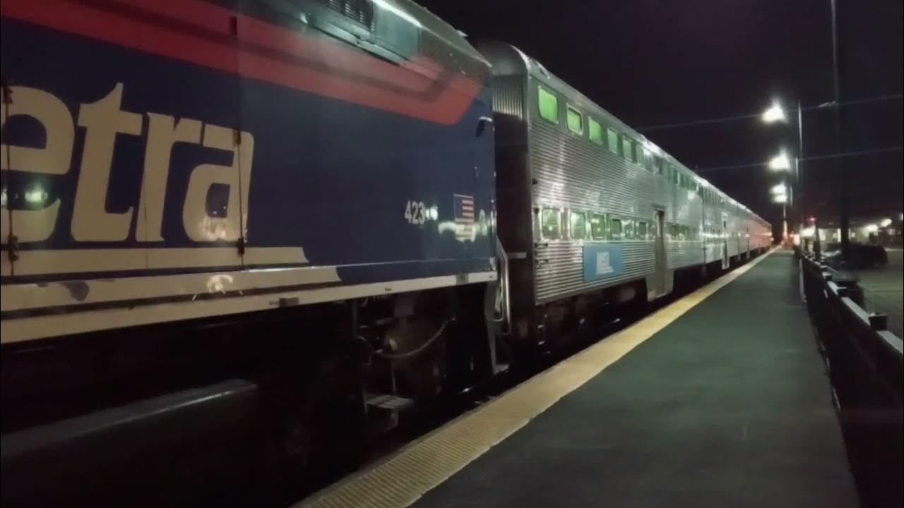 Metra 423 on Inbound Metra 2102 Round Lake, IL - YouTube