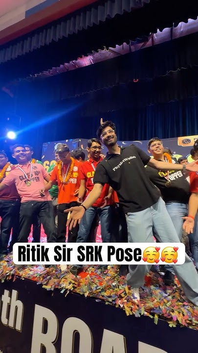 Ritik Sir SRK Pose🥰 ️ #shorts #ritiksir #physicswallah #viralshorts # ...