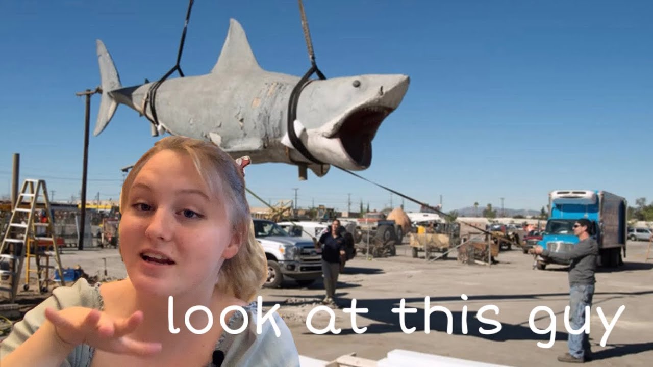 bruce the jaws animatronic - YouTube