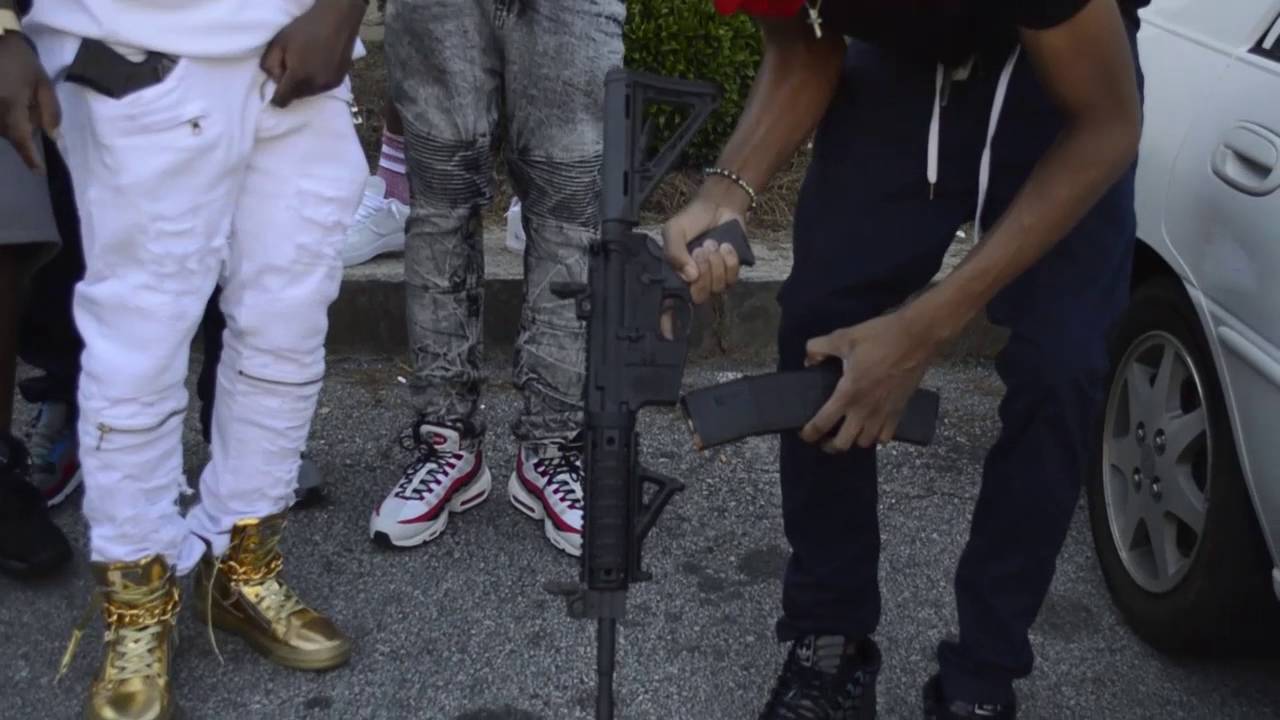 Clip falls out during rap video shoot!! - YouTube