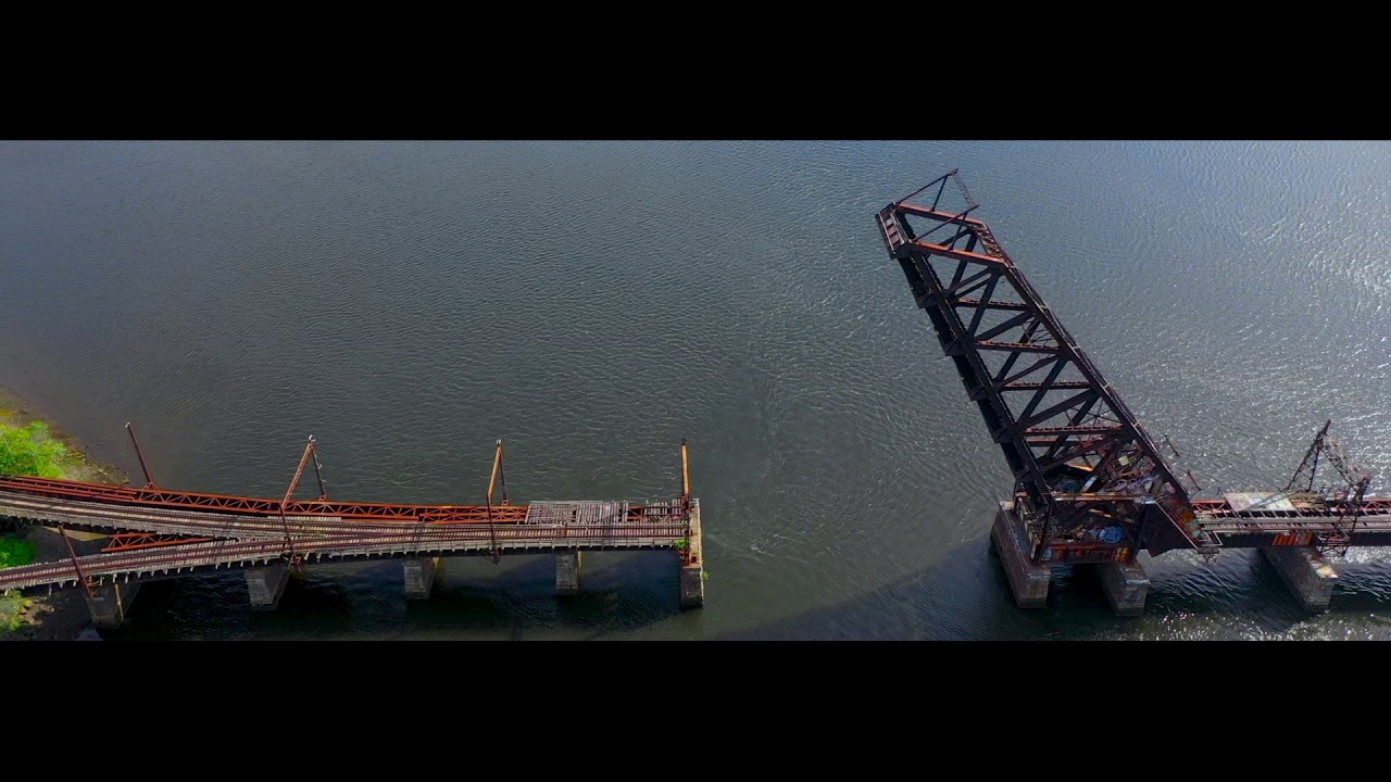 Crook Point Bascule Bridge - YouTube