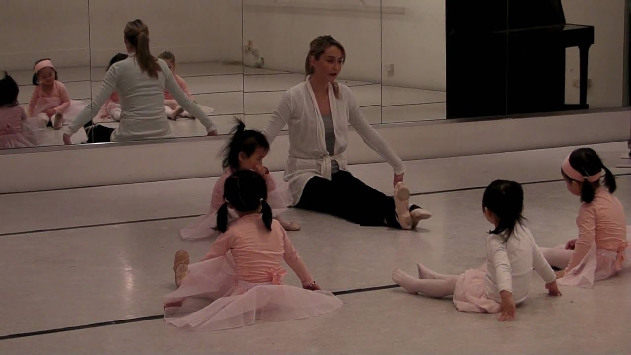 Jamie first ballet class 5 of 15 - YouTube