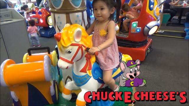 The little girl sitting on the carousel.chuck e cheese.fun - YouTube