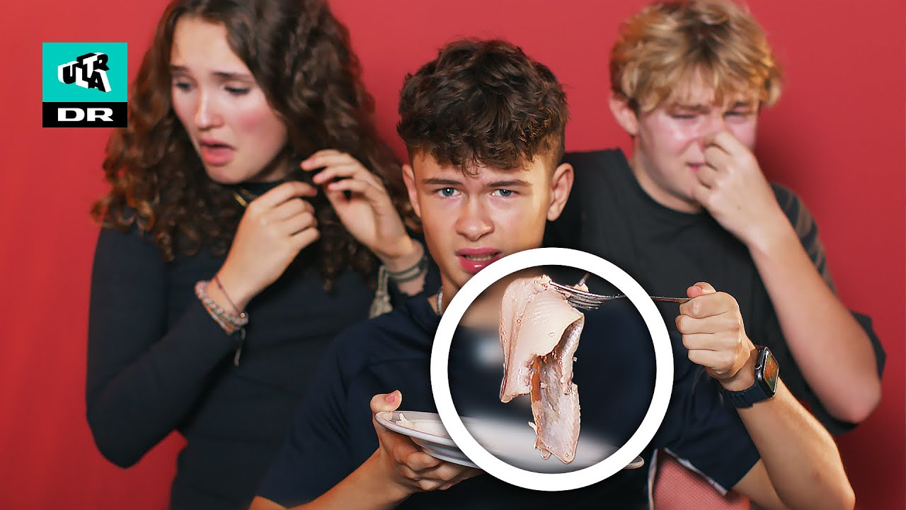 Hvem griner først? Taberen skal spise klam fisk - YouTube