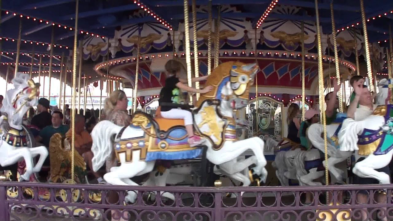 Karusel i Magic Kingdom - YouTube