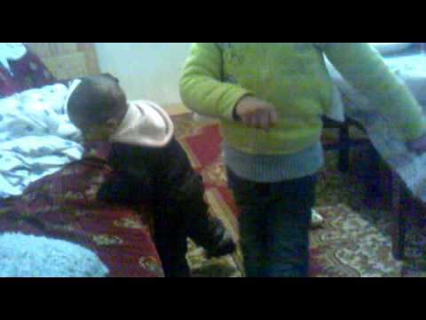 Oynamayı çok seven baci qardaş..