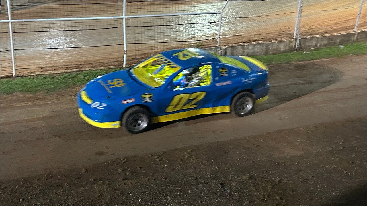 Super stock dirt track race - YouTube