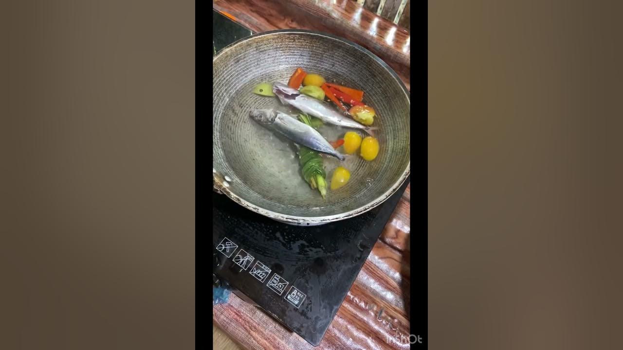 Simpleng pagluto ng Tinolang Isda - YouTube
