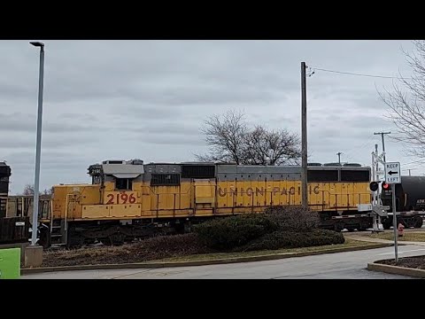 Up MALG3 With Up Sd60 2196 At Dekalb IL On 12/25/2023 - YouTube