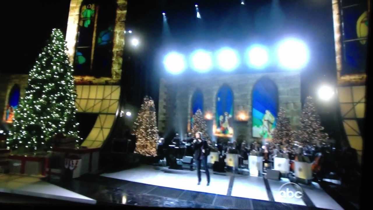 Scotty Mcreery - The First Noel (CMA) - YouTube