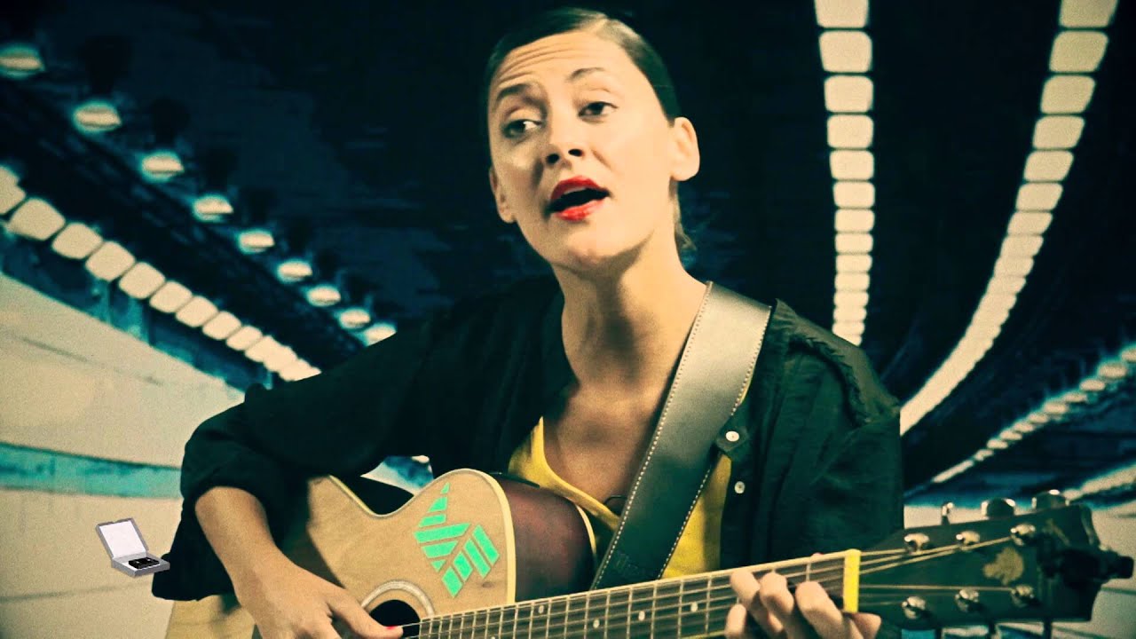 Sole Guerrero - Los ojos de la luna :: Video Delivery - YouTube