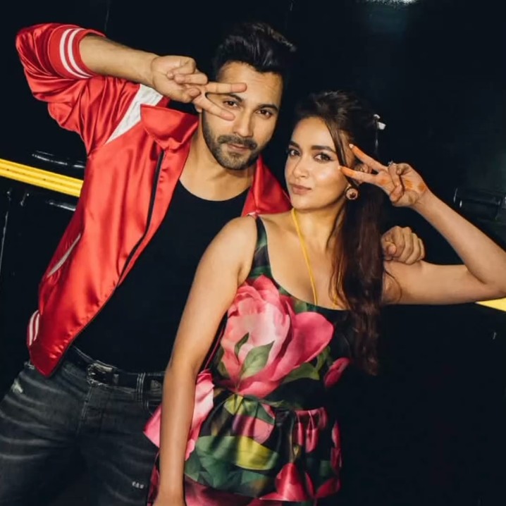 Varun Dhawan with others#varun#shorts💖 - YouTube