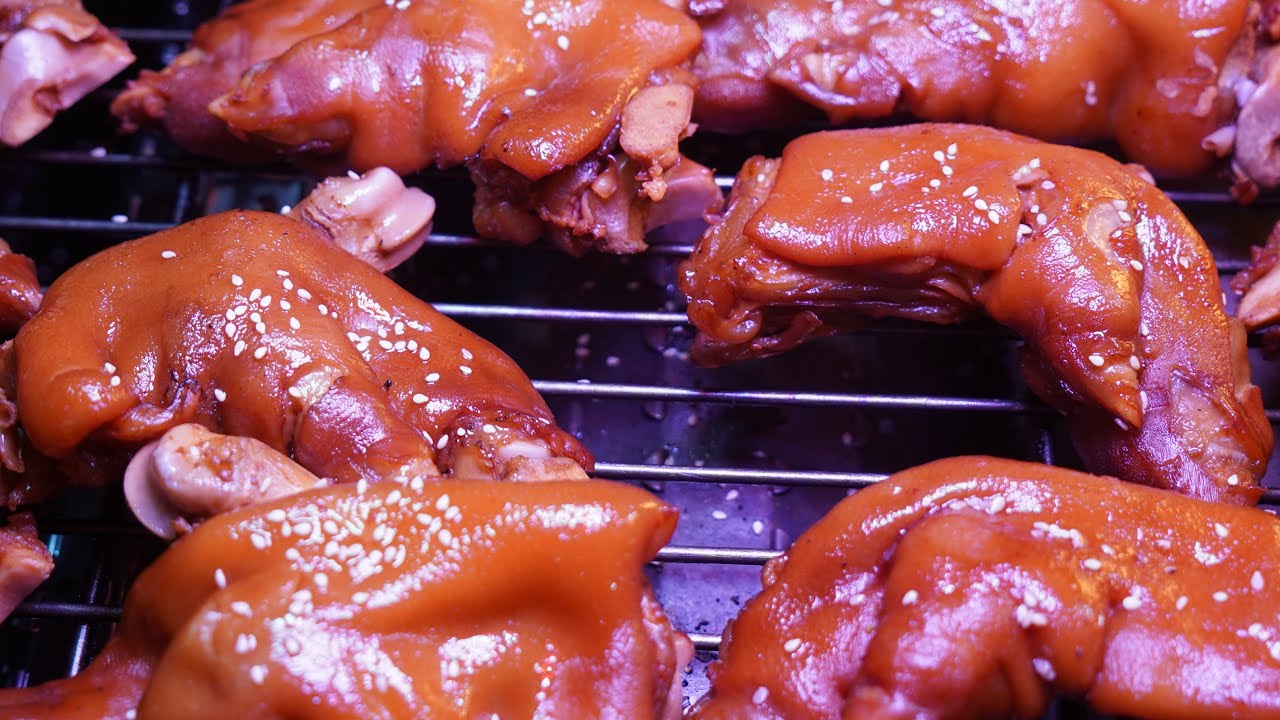 Pork feet(猪爪)-Chinese street food-pig's trotters grilled with charcoal ...