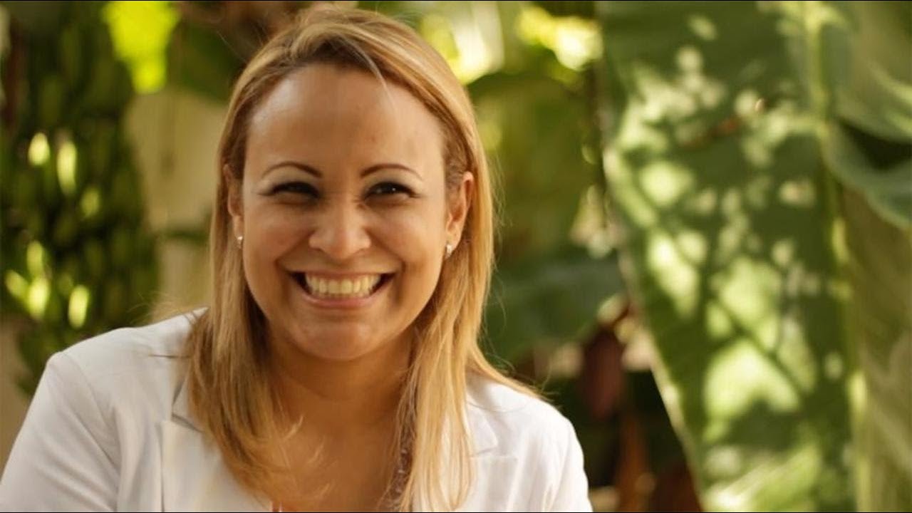 Mirtha Gómez: Profesora y madre dominicana - YouTube