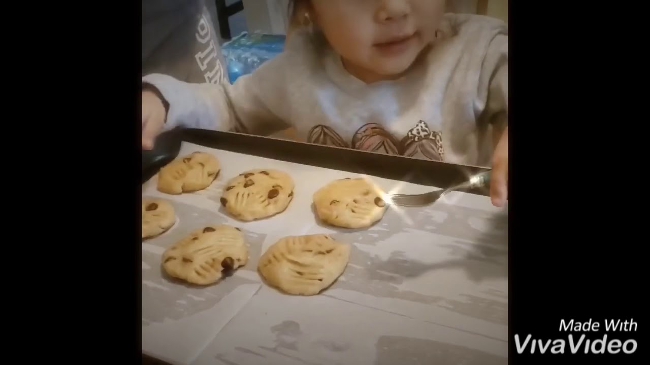 Baking cookies with friends - YouTube