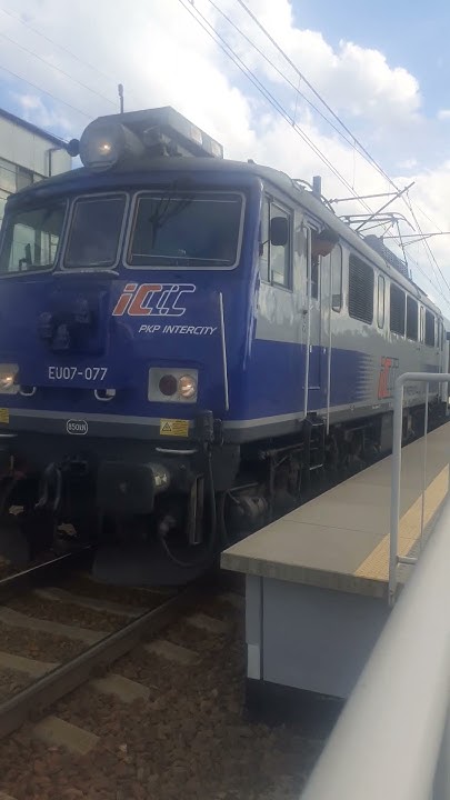 EU07-077 z IC MALINOWSKI 4 WAGONY! Grybów - YouTube