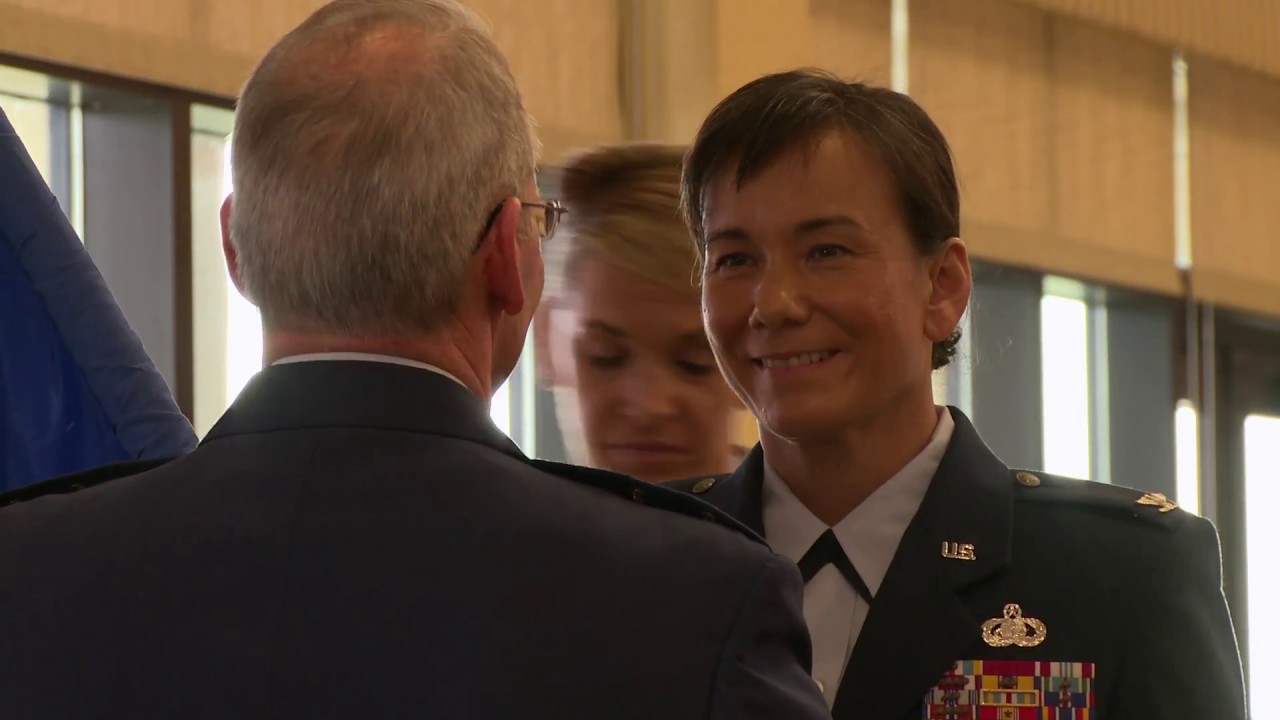 81 TRW Changes Commander - YouTube