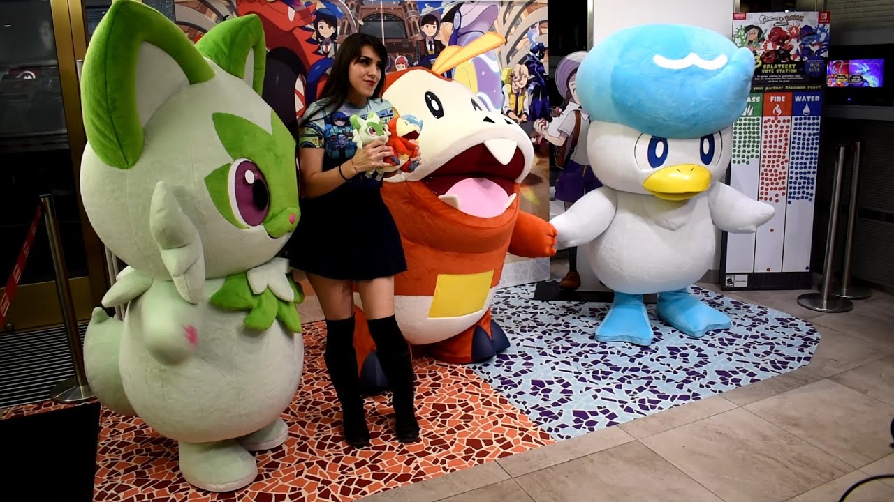 Sprigatito, Quaxly, and Fuecoco Visit Nintendo NY [Pokémon Scarlet and ...