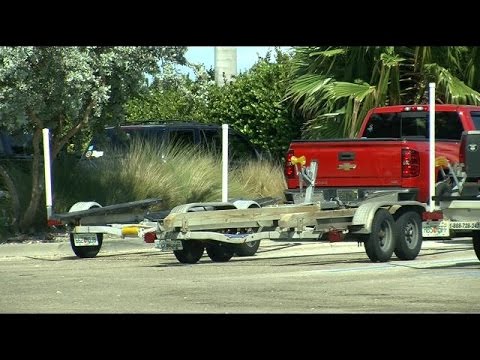 Residents near Punta Rassa boat ramp complain of smell, parking - YouTube