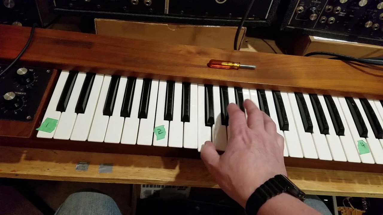 Moog 901 oscillators - YouTube