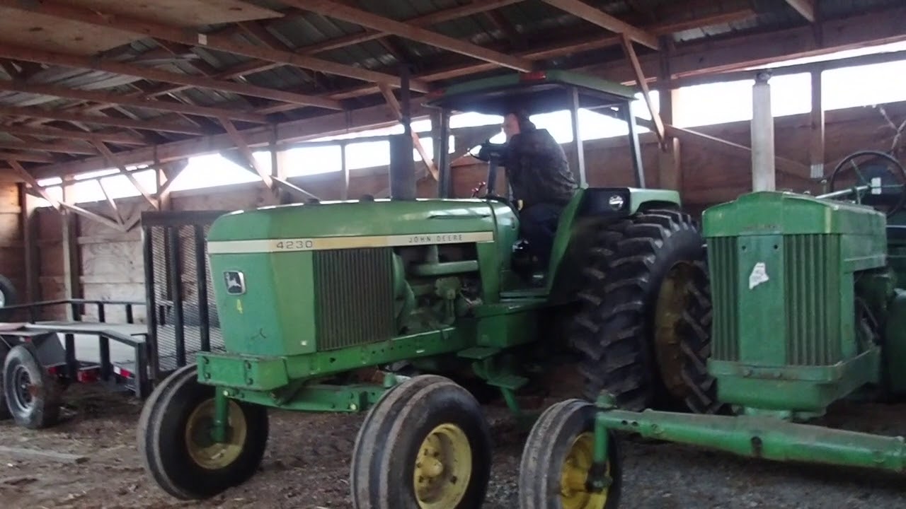 Moving Old Tractors - YouTube