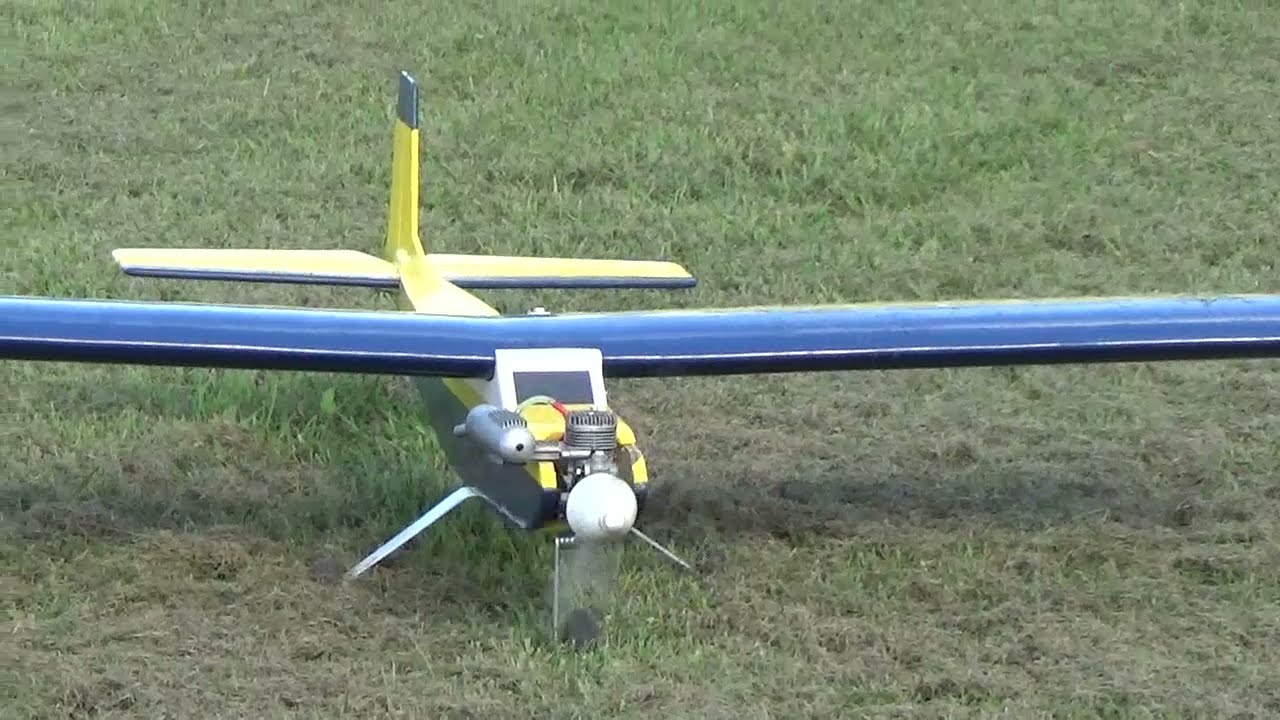 GREAT PLANES TRAINER 60 MAIDEN - YouTube