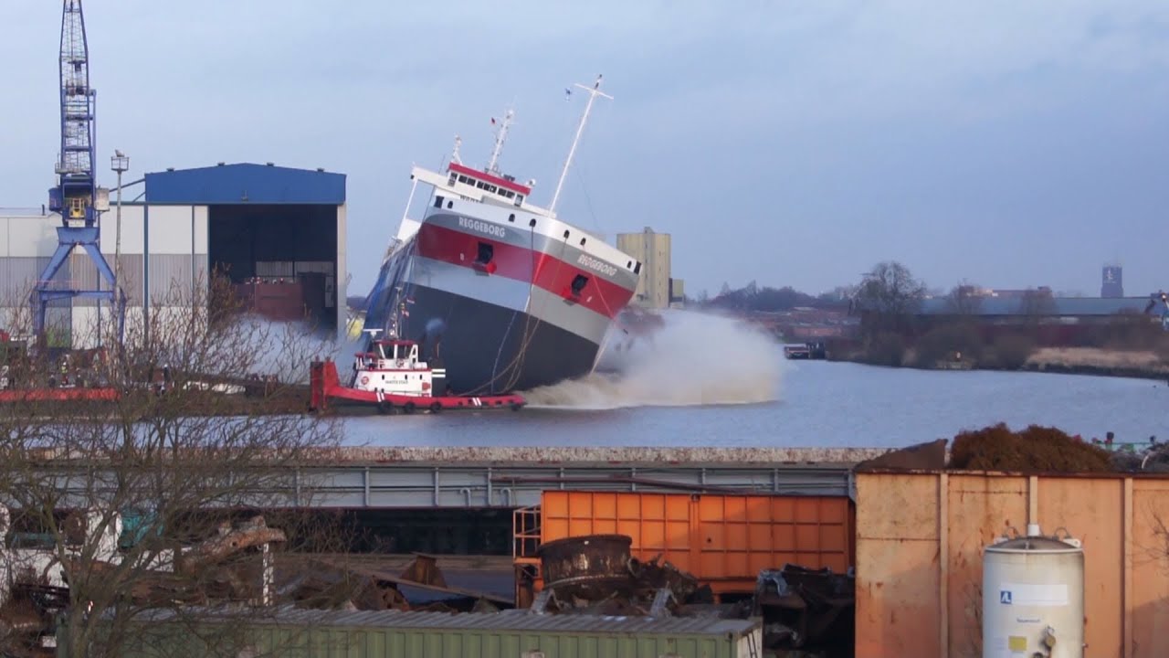 Stapellauf der Reggeborg in Leer - YouTube