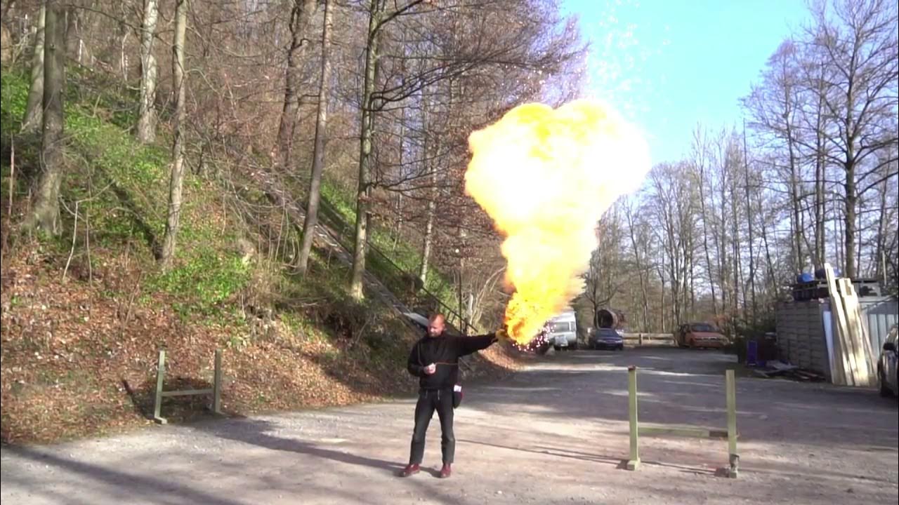 Pyrotechnische Effekte - Aufgabenbereiche der Pyrotechnikerschule - YouTube
