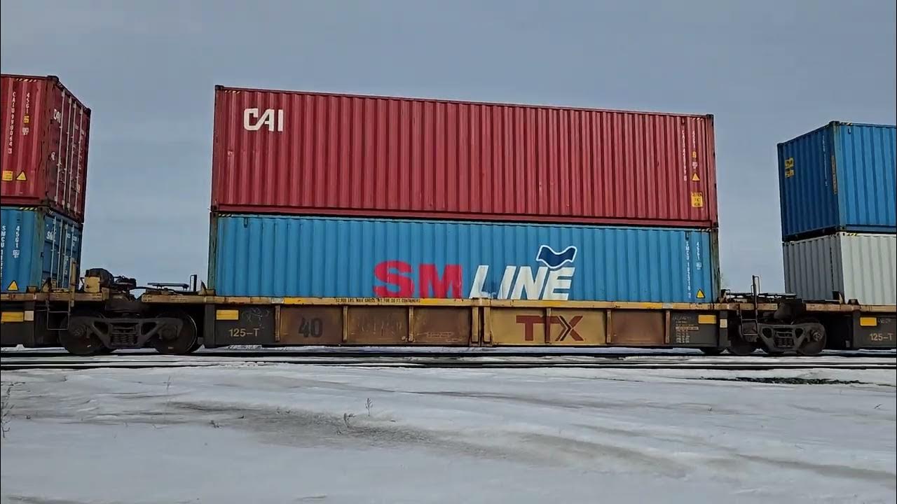 Eastbound CN intermodel Z112 and westbound CN manifest M325 at PR424. January 29th, 2025. - YouTube