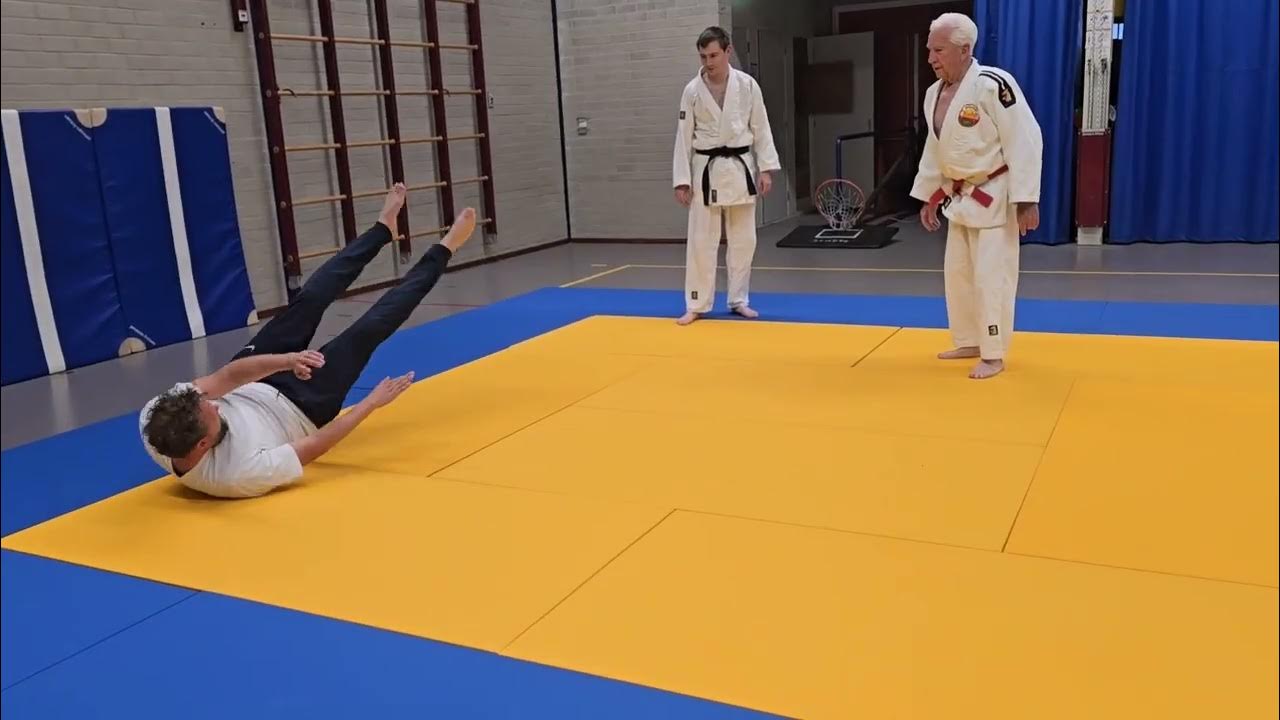 Judo: Ukemi-Waza. Demonstratie valbreektechnieken - YouTube