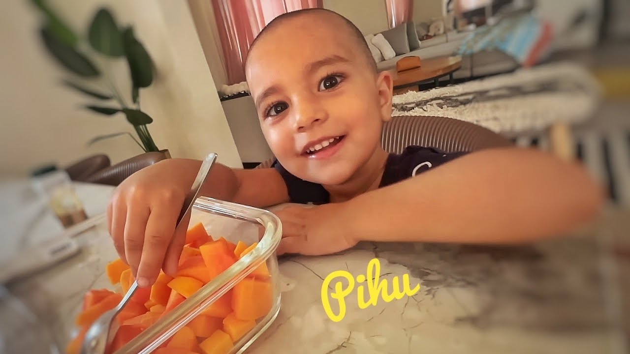 Pihu Sara papaya khagayi 😱 Pihu cute moments || Pihu and Rasbhari ...