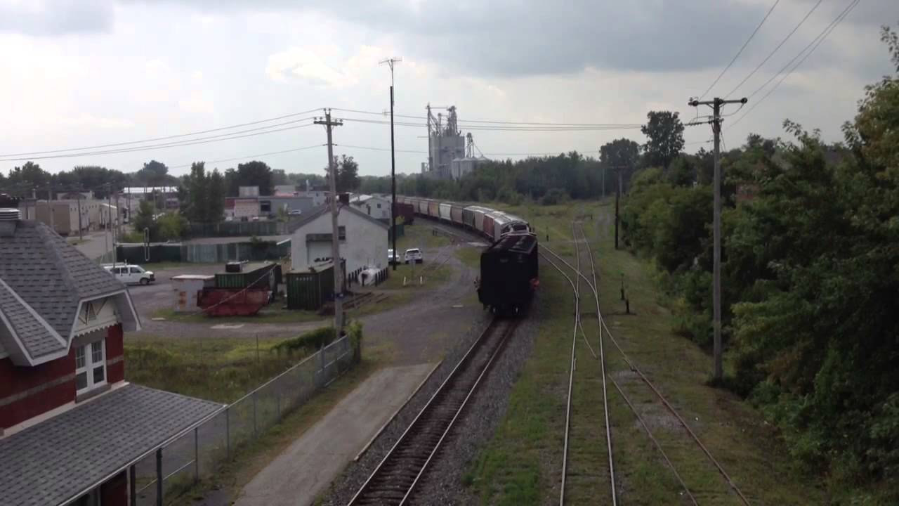 CN 587 Working - 9618 & 4125 w/ a car leading? At Joliette, Qc 28/08/13 ...