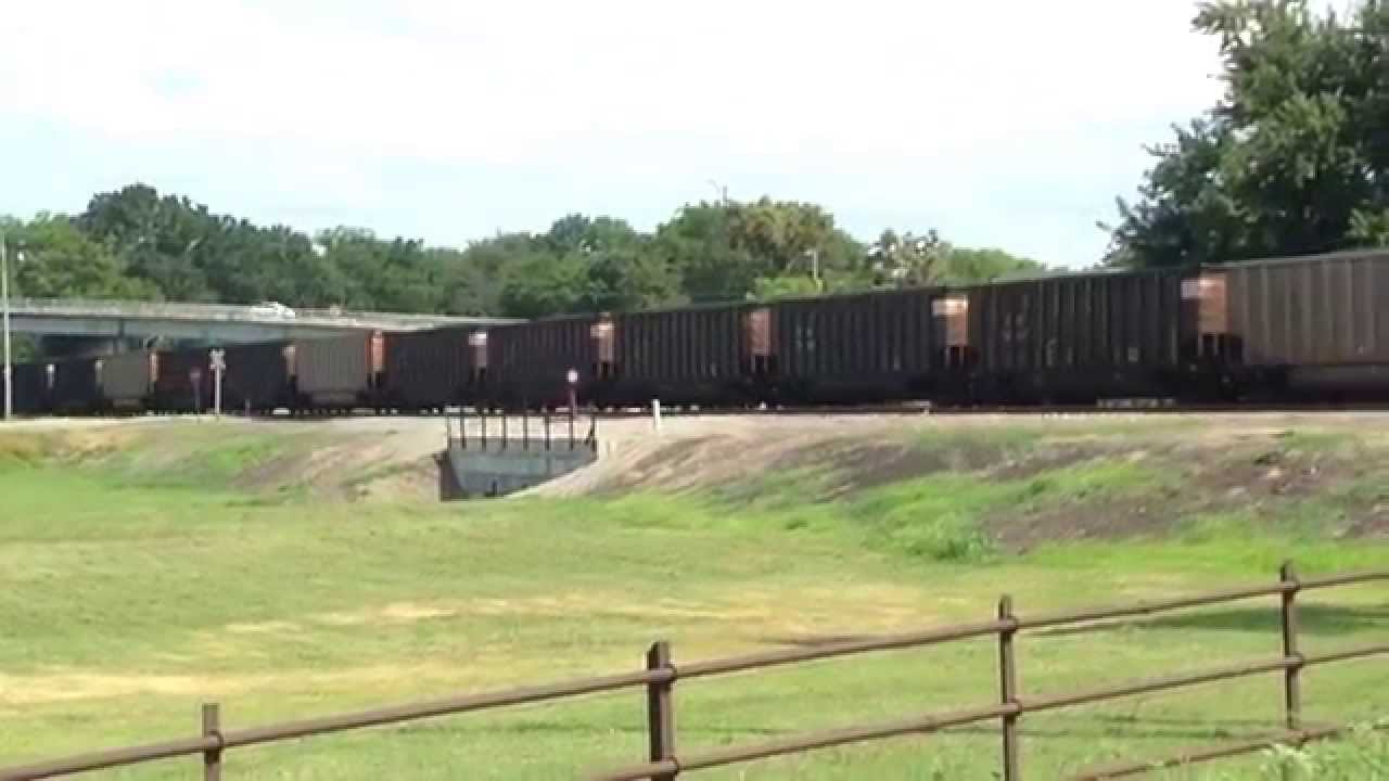 Union Pacific Train Crossing Highway 7 in Russellville, Arkansas - YouTube
