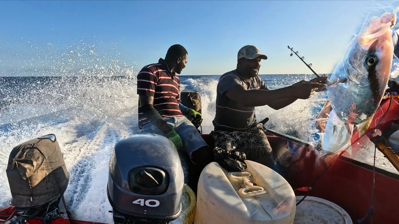 Running two engine for the first time 100 horsepower offshore deep ...