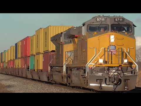 UP 5711 Leads an Intermodal through Pine, IN - YouTube