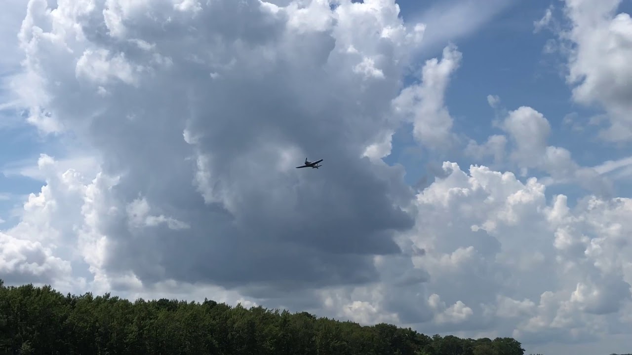 Focke Wulf 190 Low Pass Fly By - YouTube