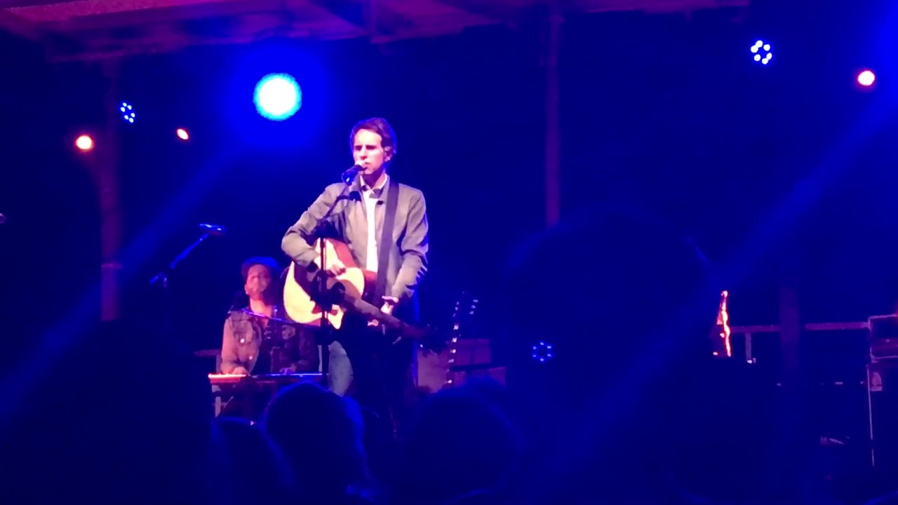 Ben Rector performs "Brand New" live solo acoustic - YouTube