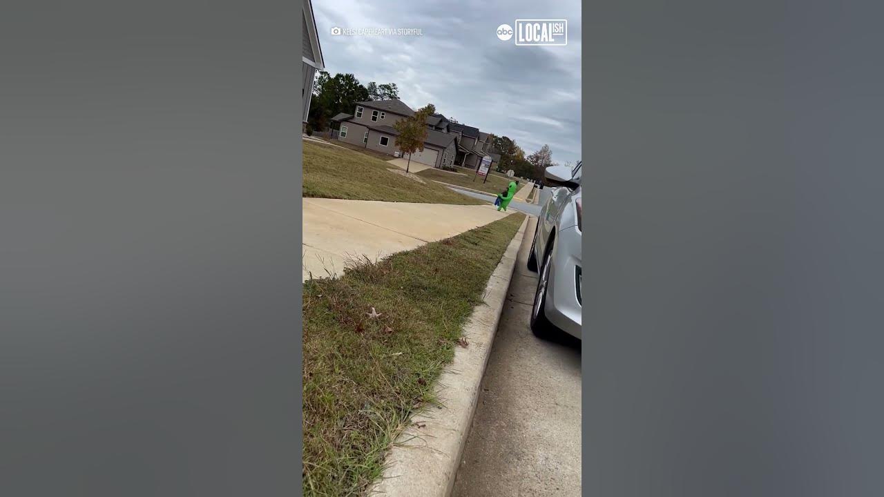 Boy gives compelling performance in alien abduction Halloween costume - YouTube
